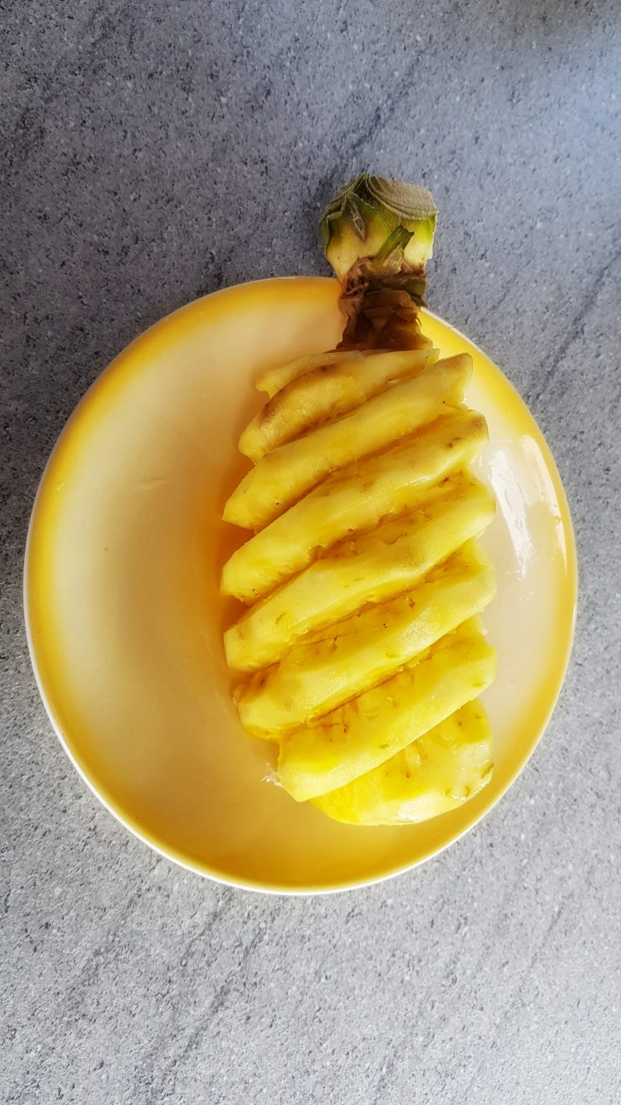 Eine Ananas wie ein Eis am Stiel 😋 – Das Leben ist eine Reise
